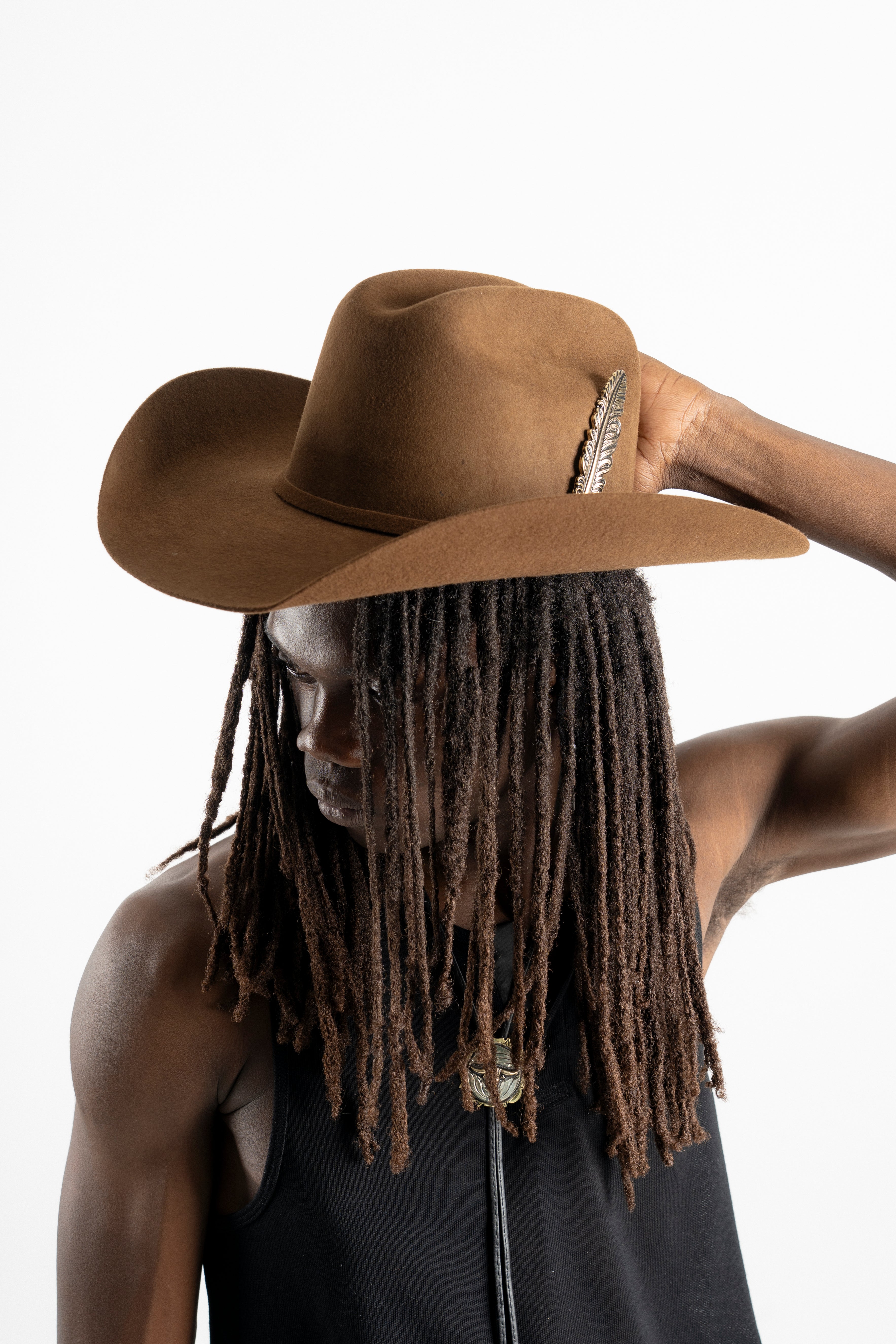 BROWN WESTERN HAT (FEATHER) – LuxxeMx