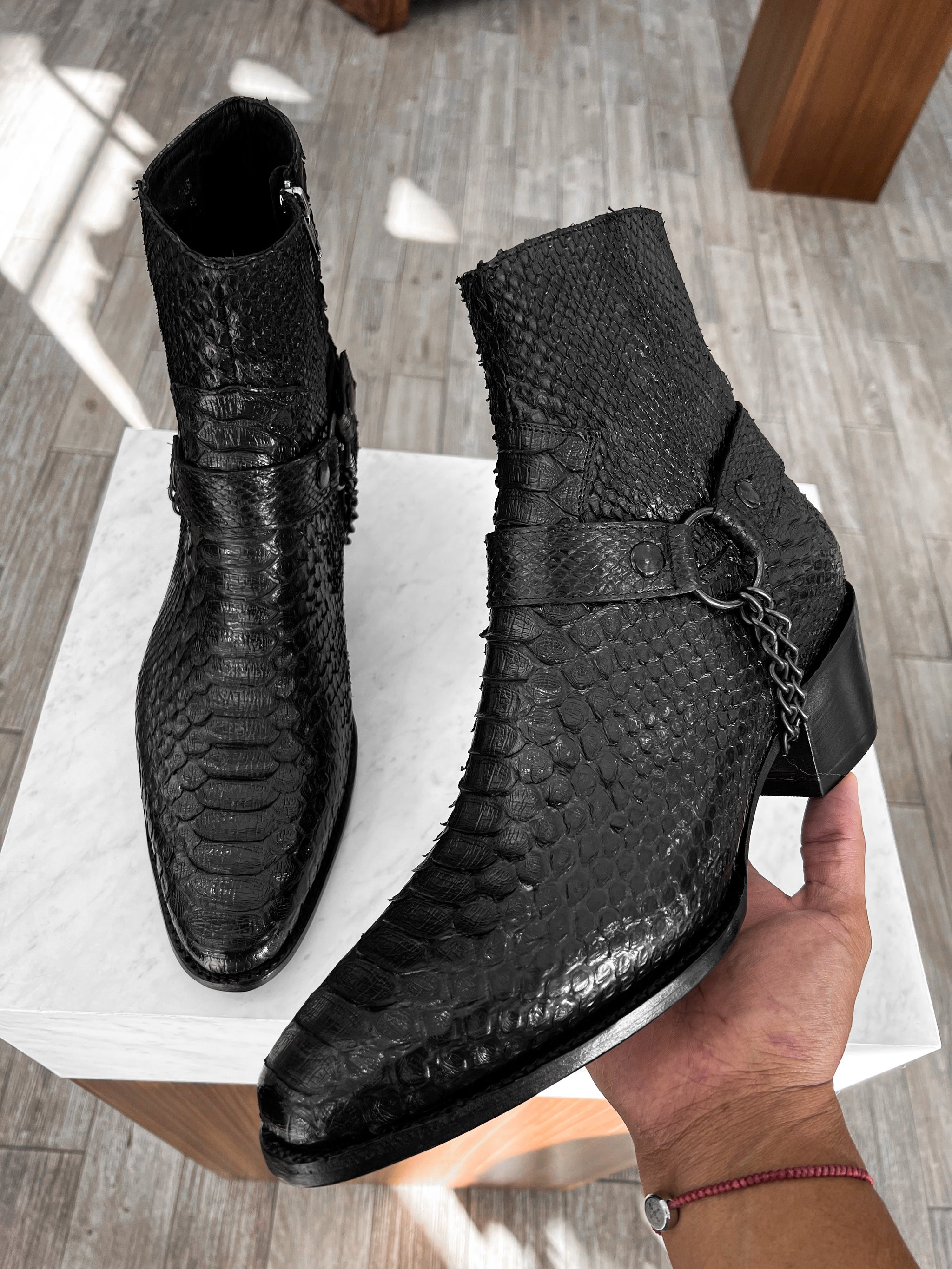 EXOTIC LISBOA PYTHON – LuxxeMx