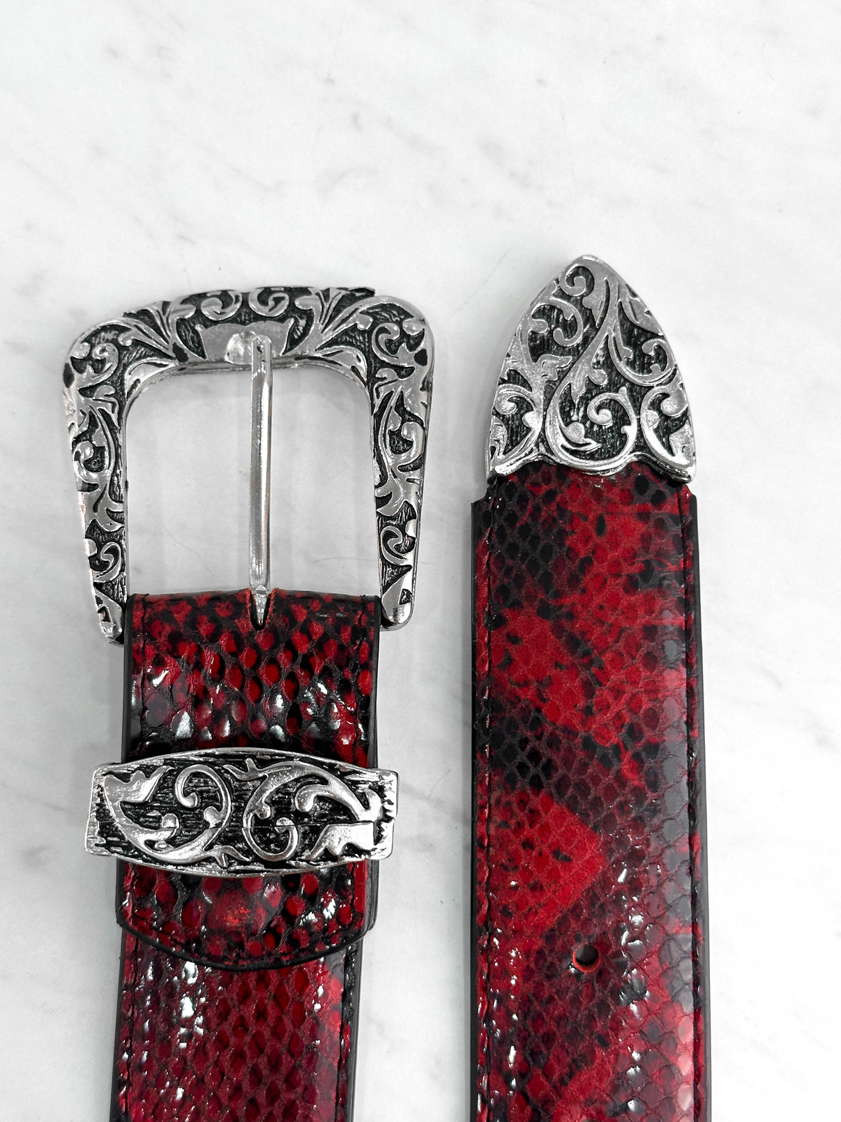 RED SNAKE BELT – LuxxeMx